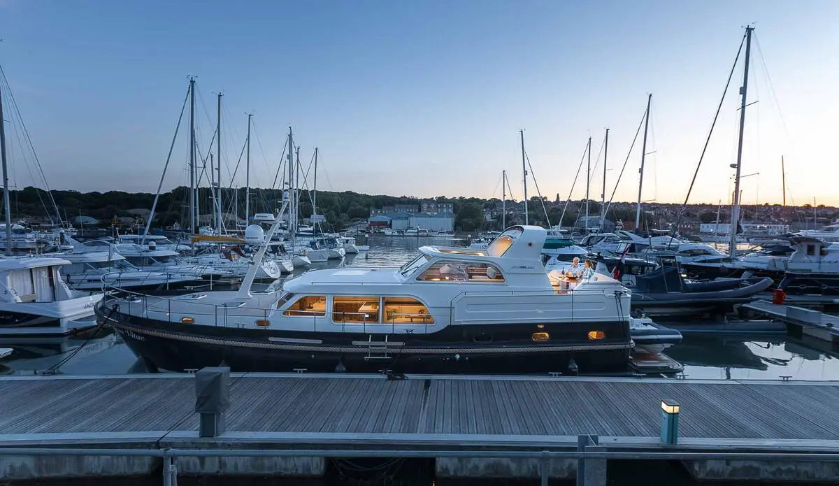 Linssen Yachts - Cruising a Linssen yacht is for the whole family